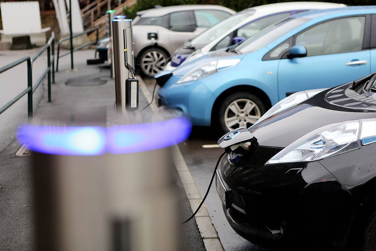 Elbilforeningens visjon: Ladestasjoner med 10-15 ladeuttak på 350 kW ...