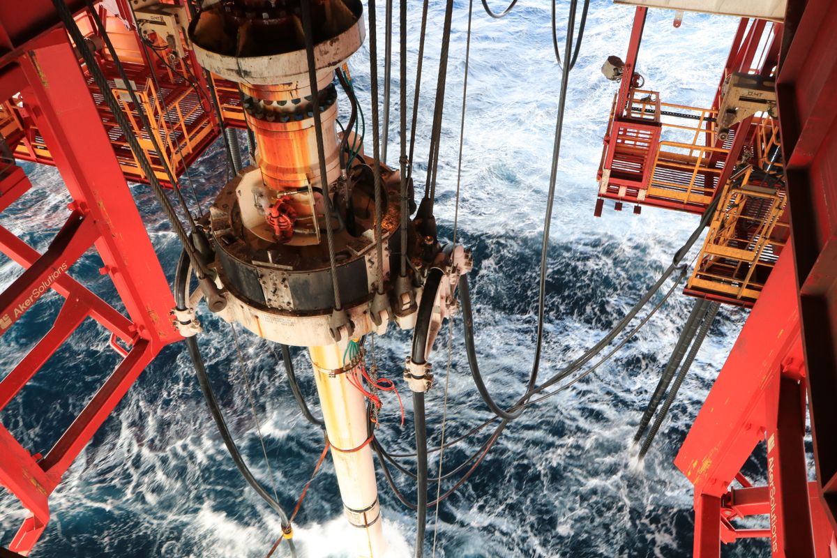 Kvart på to i natt startet Statoil den kontroversielle borekampanjen i ...