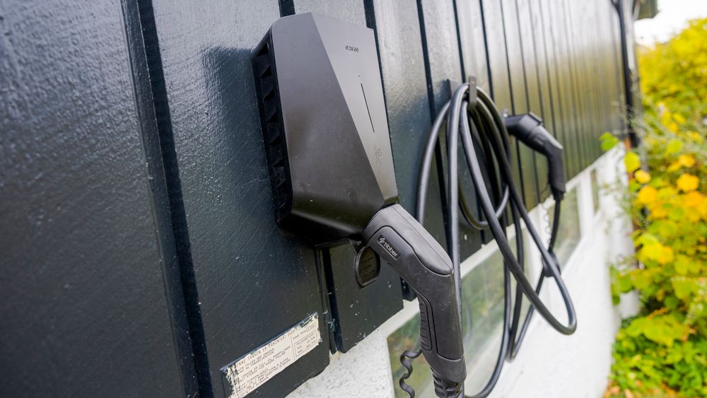 Med et pennestrøk ble en rekke ladebokser «ulovlige» i Norge - Tu.no