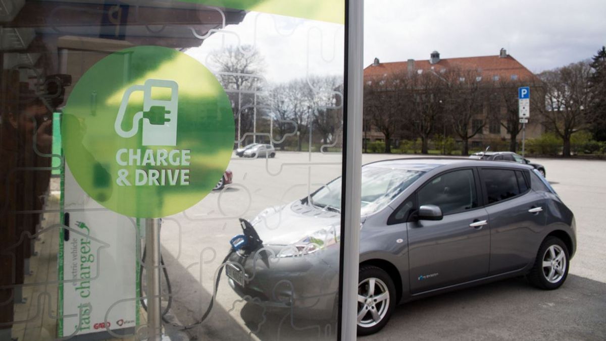 Venstre og KrF ut mot avgiftssjokk for elbiler | Tu.no