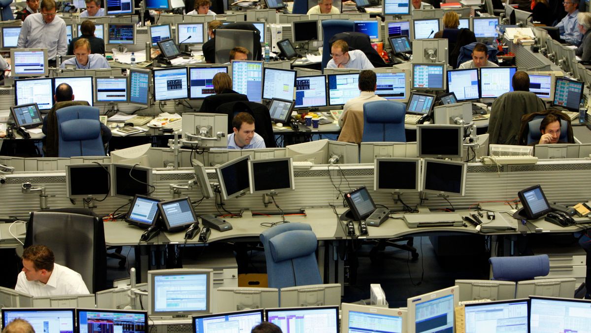Ansatte stresser mer, leverer mindre og blir mer syke - likevel er ...