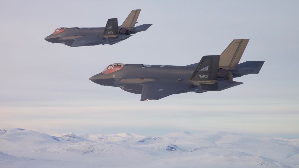 Her lander F-35 med bremseskjerm på Ørland | Tu.no