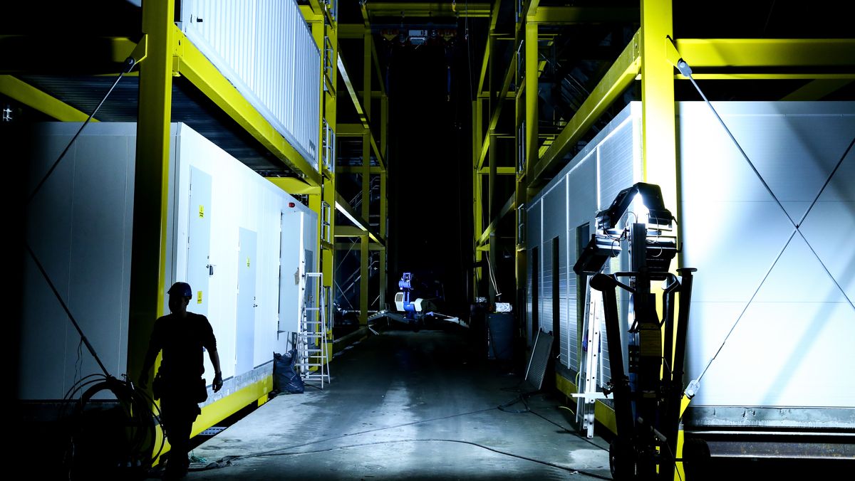 Lefdal Mine Datacenter kjører inn to-tre 40-fots kontainere hver uke ...