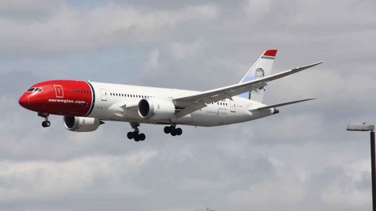 De glovarme motordelene fra Norwegian-flyet traff minst 12 hus og 25 ...