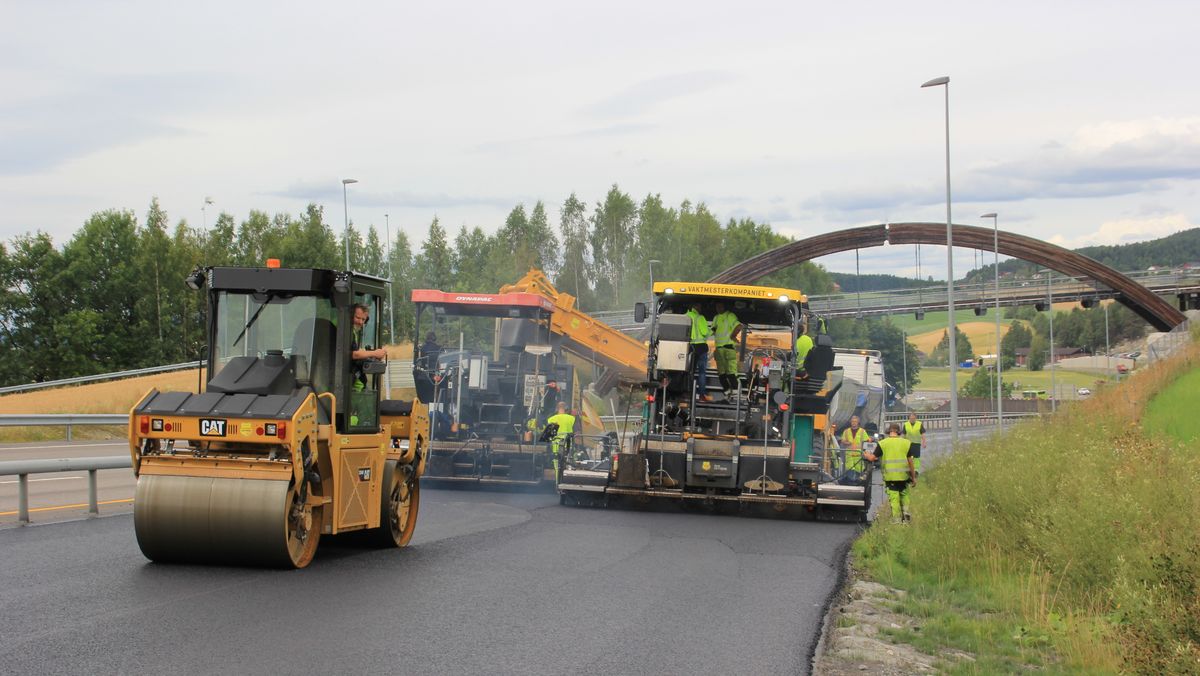 Nye asfaltkontrakter på Østlandet: 116 kilometer vei skal få nytt dekke ...