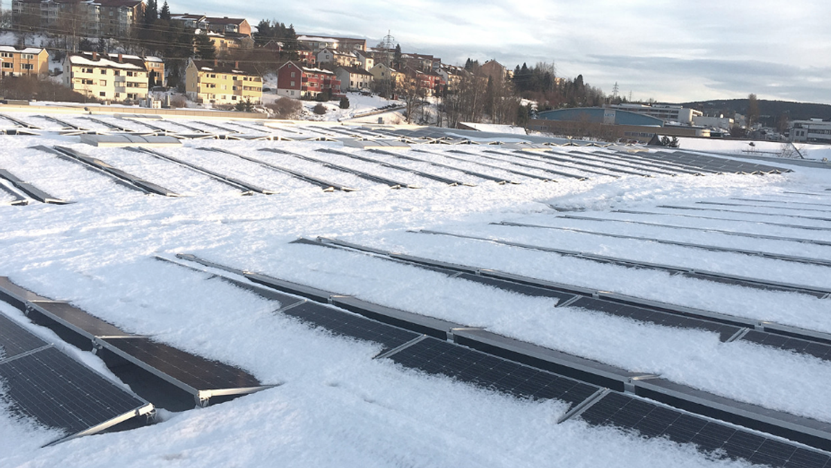 Norsk firma vant solenergipris: Bruker solceller til å smelte snø på ...