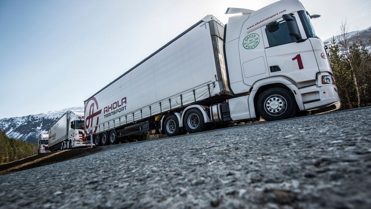 Her styrer første lastebil gass og brems for nummer to og tre - Tu.no