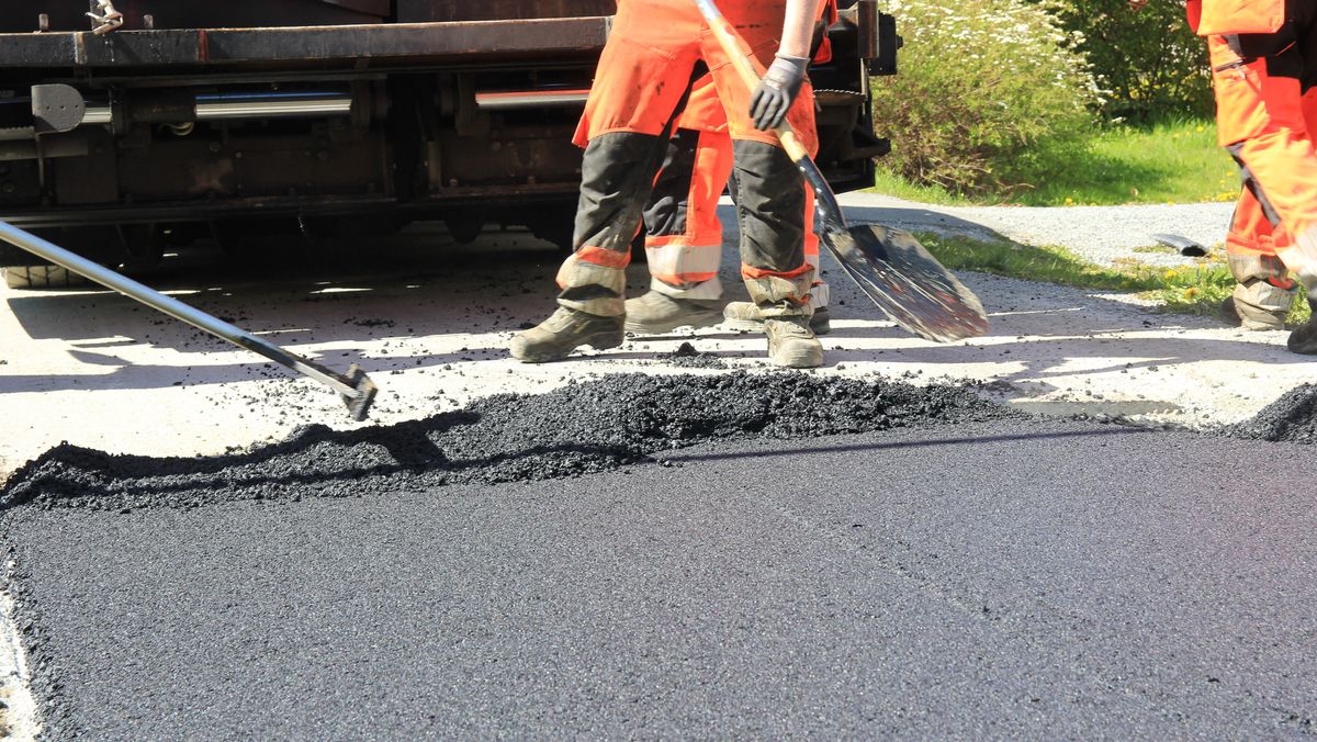 Ny kontrakt: Over 40.000 tonn asfalt skal ut på fylkesveiene på ...