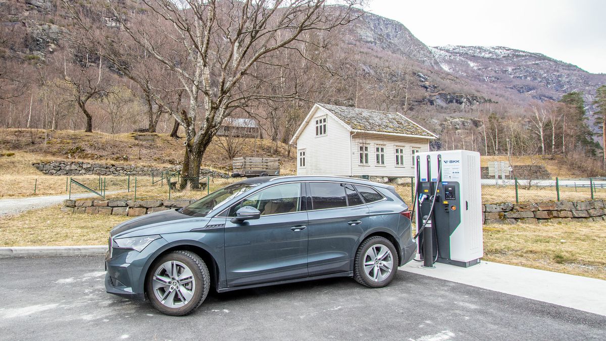 Er det bedre å beholde den gamle bilen enn å kjøpe ny elbil? | Tu.no