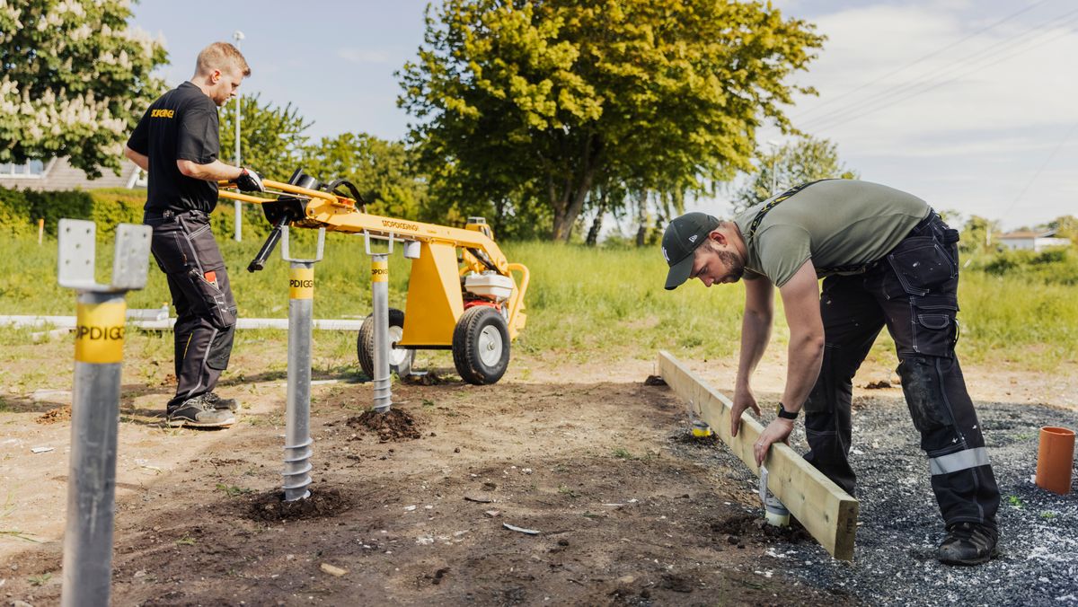 Jordskruer gir fundament til hytter, gjerder og plattinger på rekordtid ...