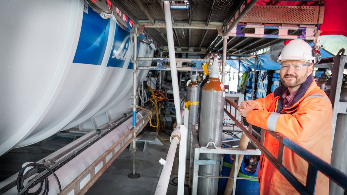 MF Hydra fyller hydrogen på tanken - Tu.no