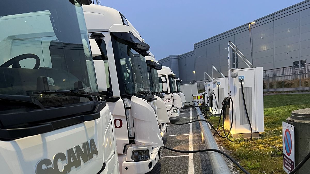 Lader el-lastebiler med egen solstrøm. Må likevel betale nettleie og ...