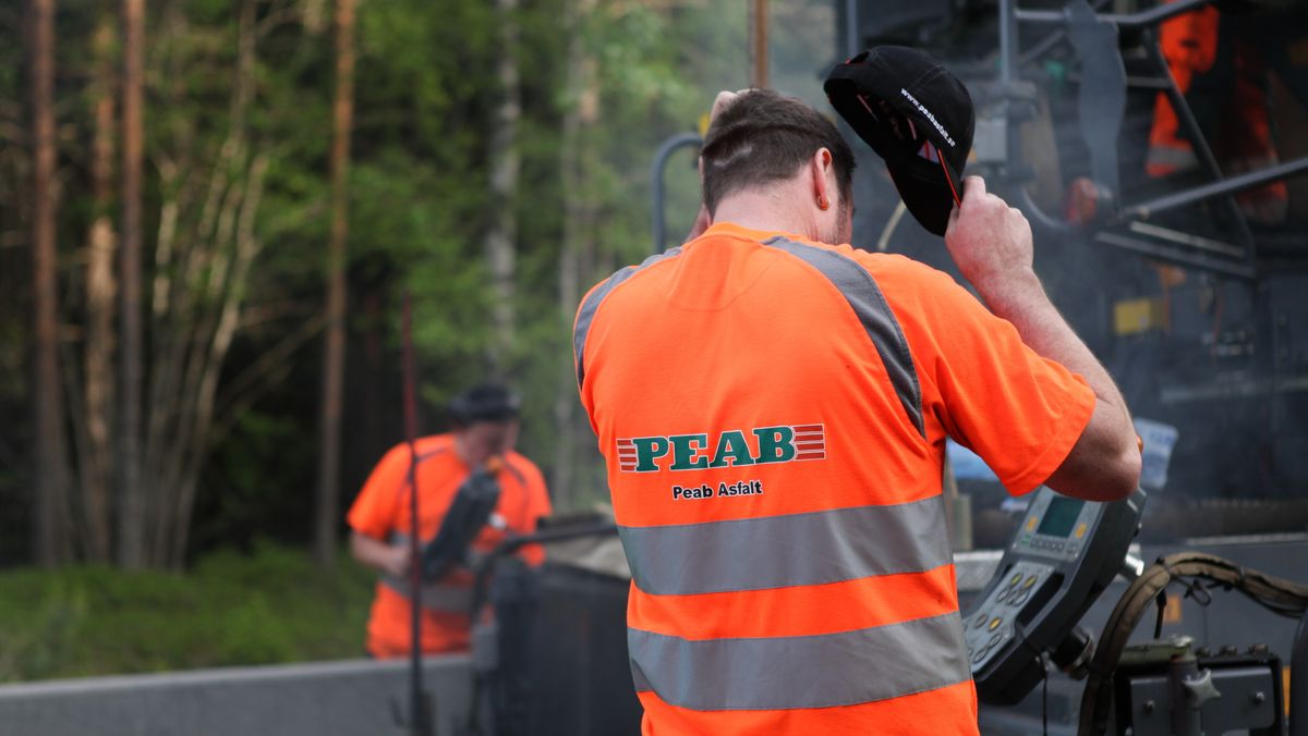 Seier i retten for oppsagte asfaltarbeidere i Peab: Beholder full lønn ...