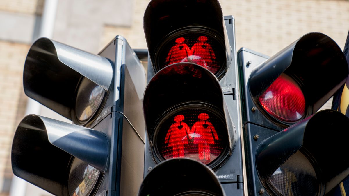 Rød mann er byttet ut med røde damer på trafikklys i Oslo | Tu.no