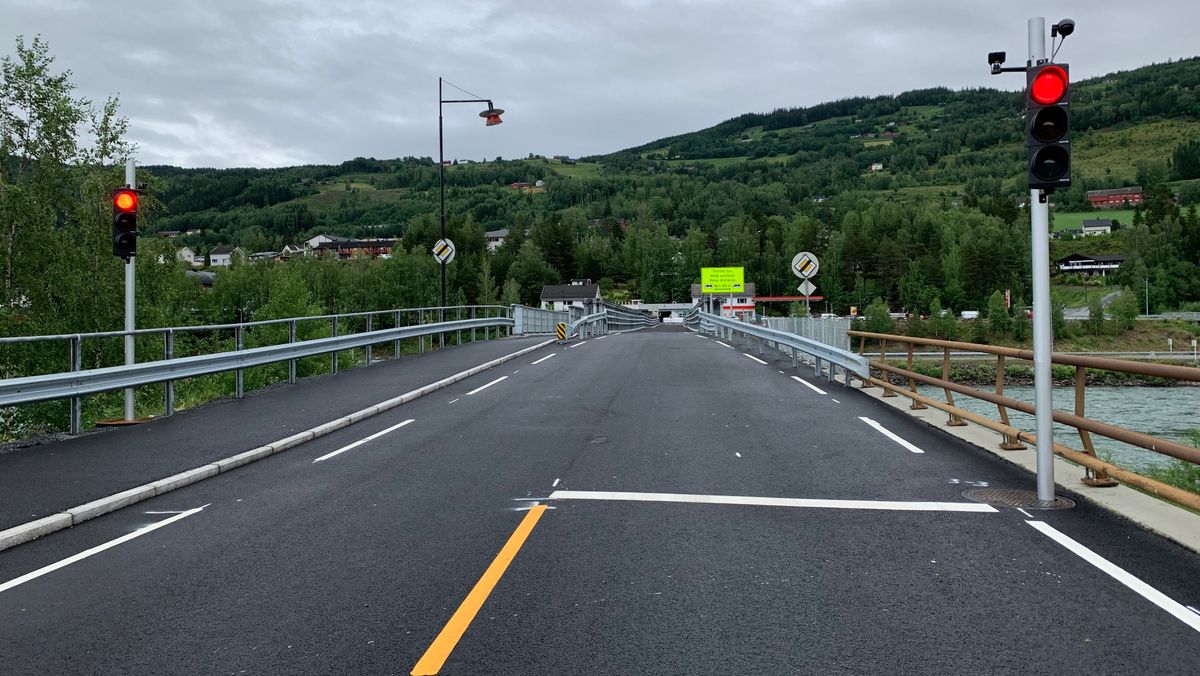 I dag åpnes den midlertidige brua på Tretten for biltrafikk | Tu.no