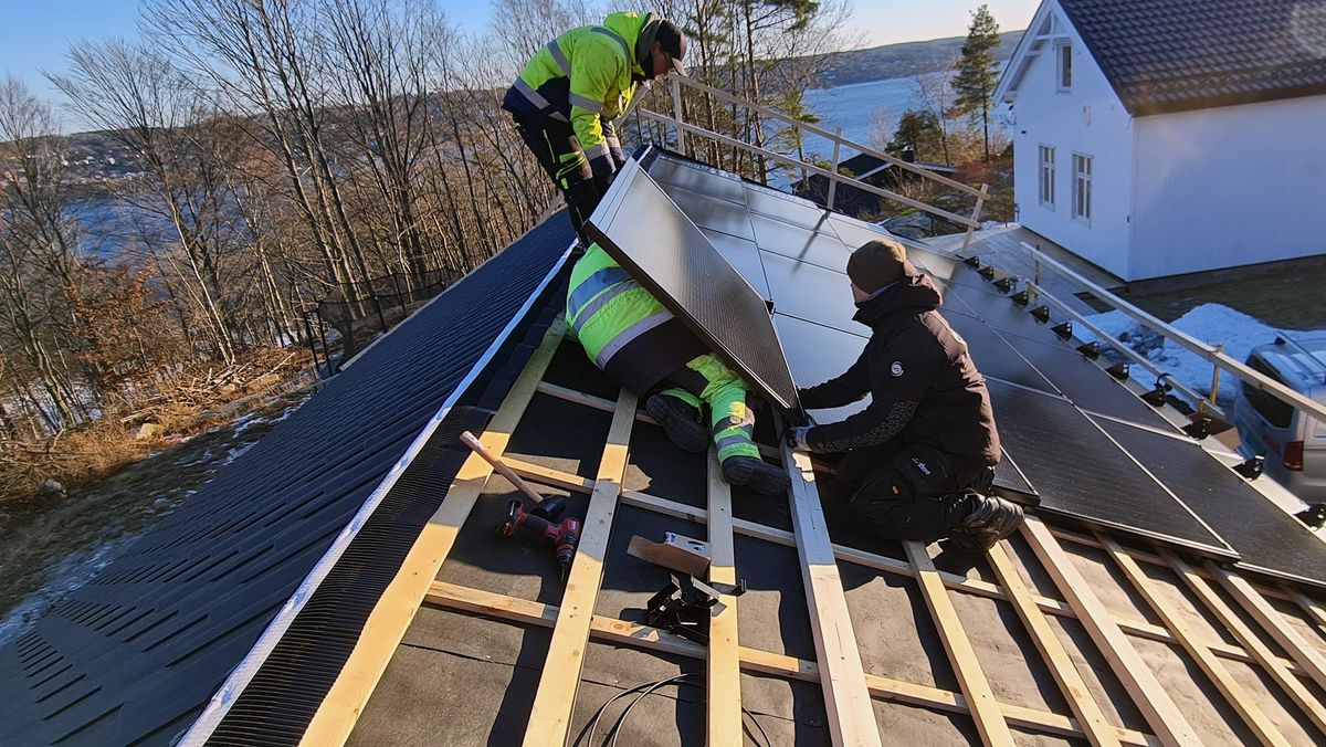 NHO Elektro: Det må bygges solkraft på 220.000 hustak innen 2030 | Tu.no