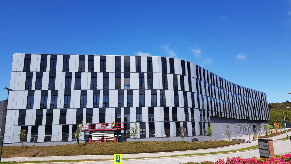 Ser liten grunn til å velge noe annet enn fasader med solceller | Tu.no