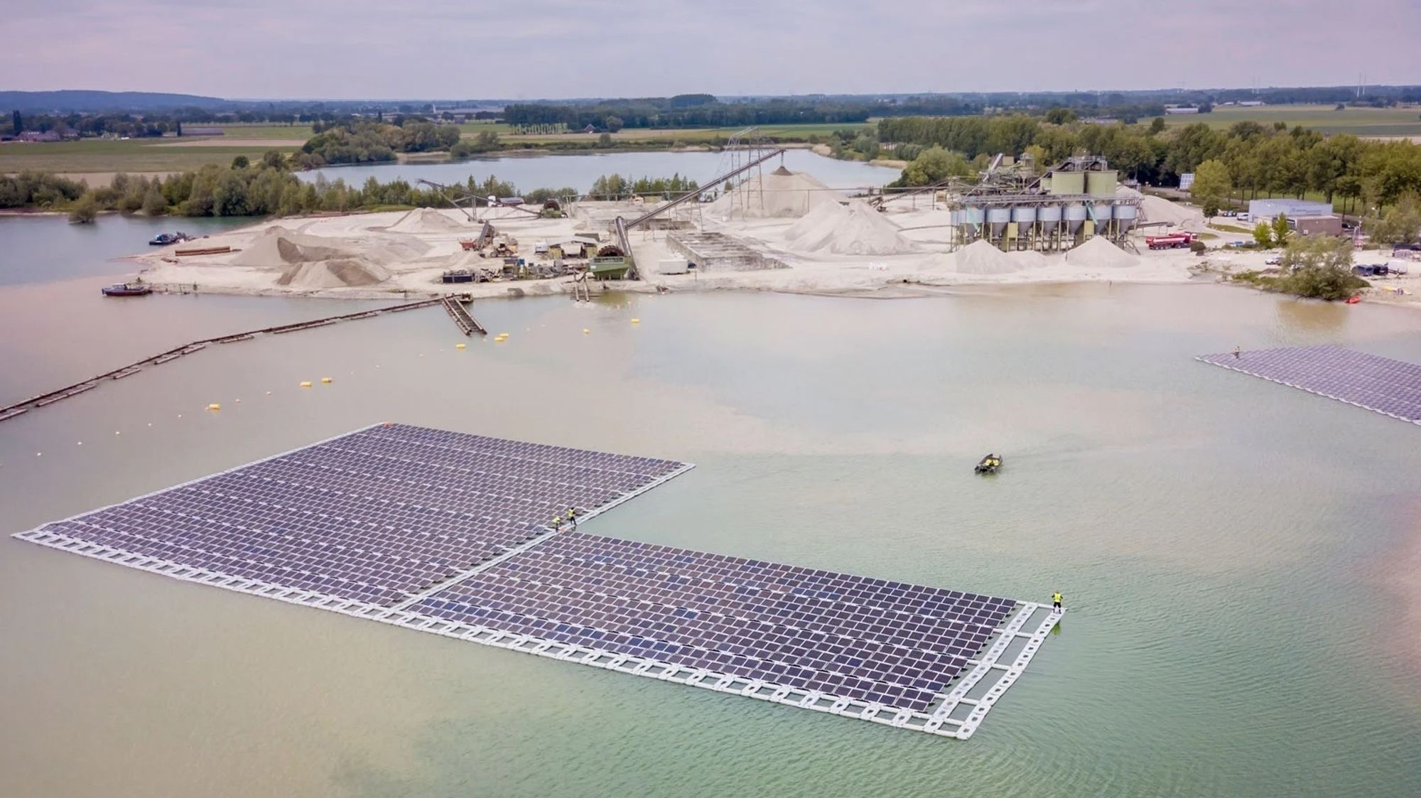 Vanskelig å finne areal til solenergi i Nederland: Bygger flytende ...