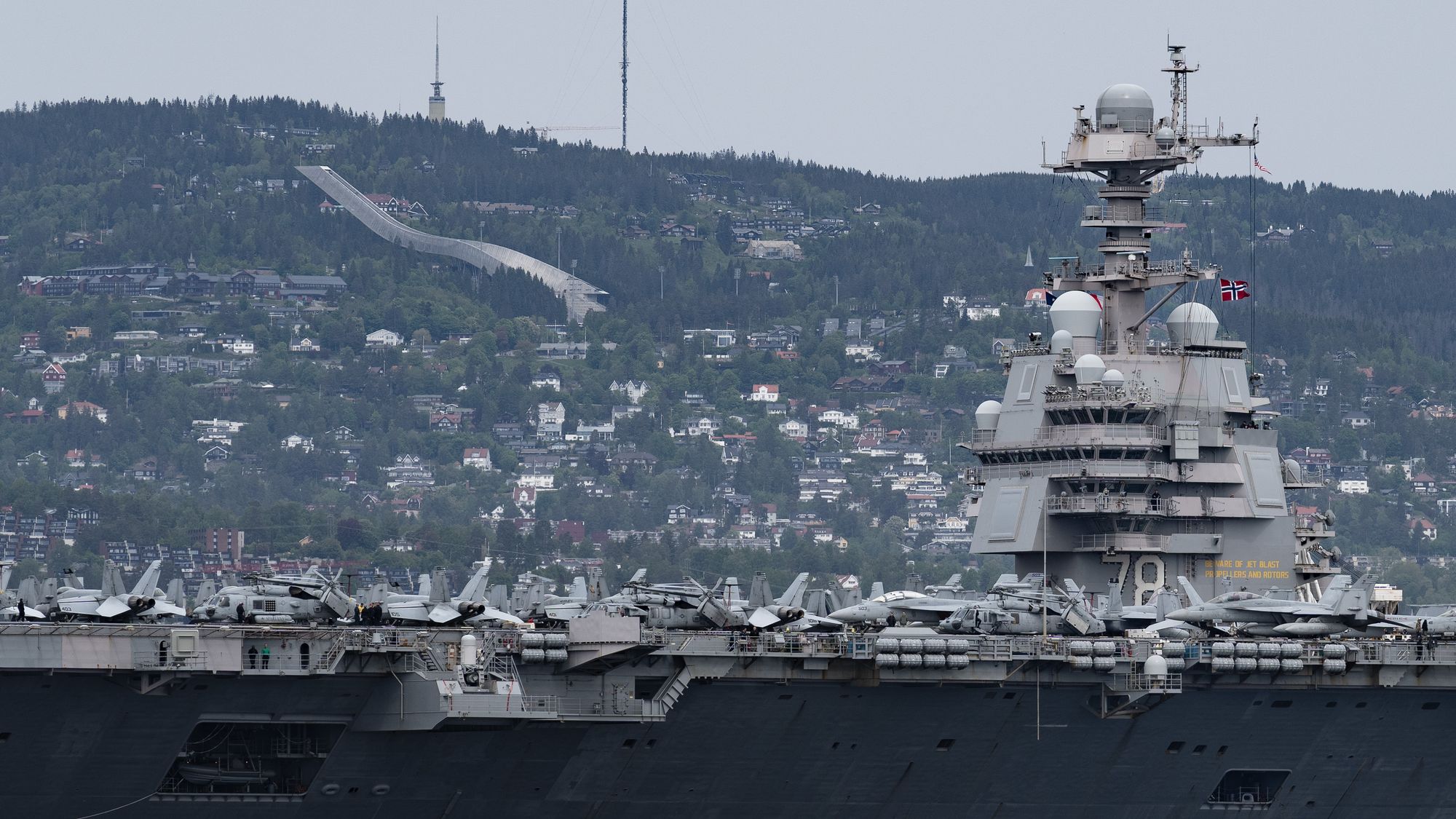 Hangarskipet USS Gerald R. Ford forlater Norge | Tu.no