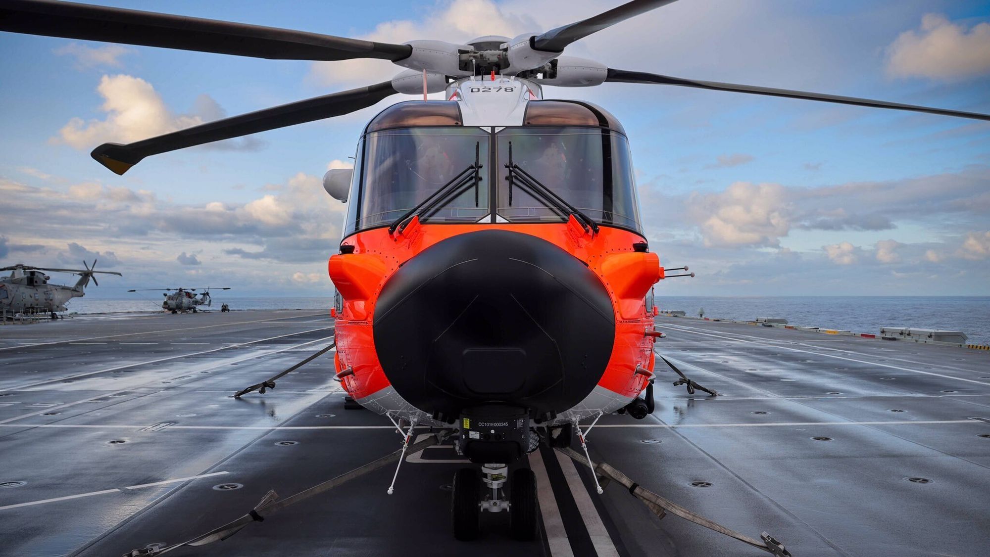 Det norske redningshelikopteret møtte torpedo-søstre om bord på ...