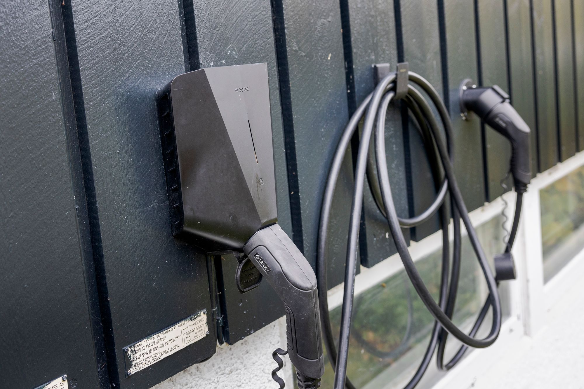 Blodrødt for Easee | Tu.no