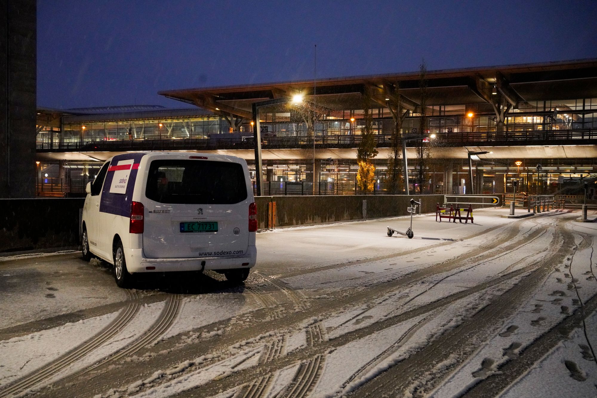 Blackout på Gardermoen – hundrevis av ubrukte reservebatterier sto i ...