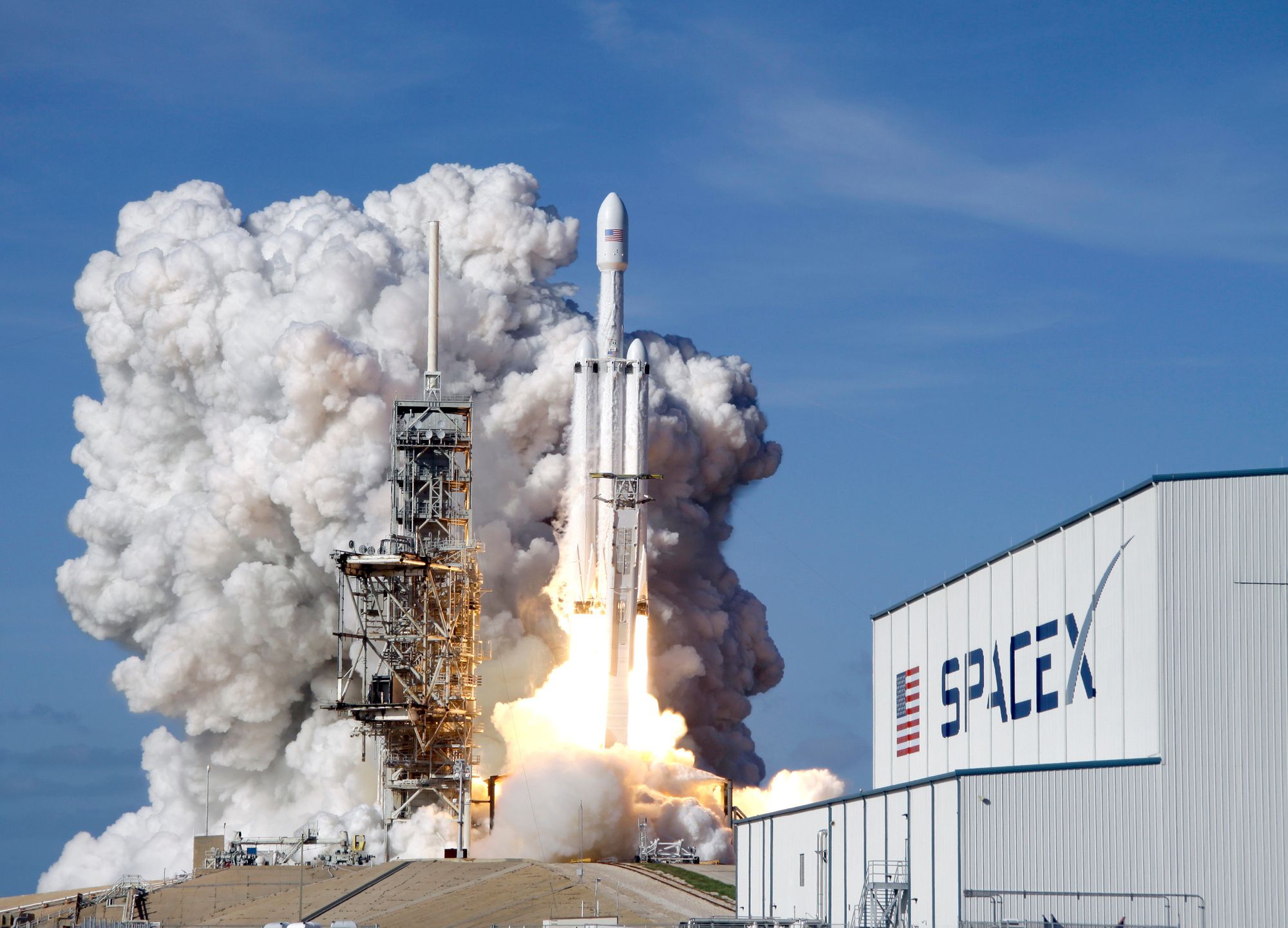 SpaceX prises til 1765 milliarder dollar før børsnotering | Tu.no