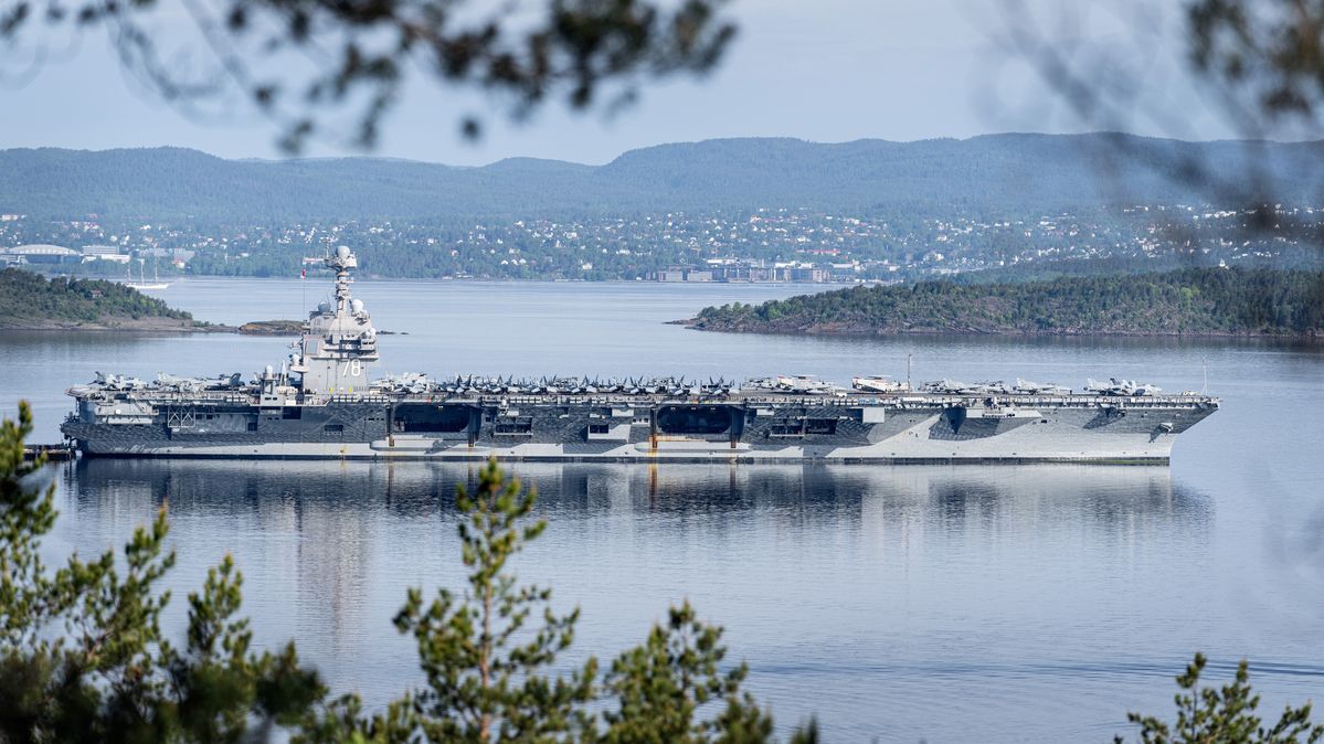 Hangarskip skal testes som kraftverk for diger marinebase | Tu.no